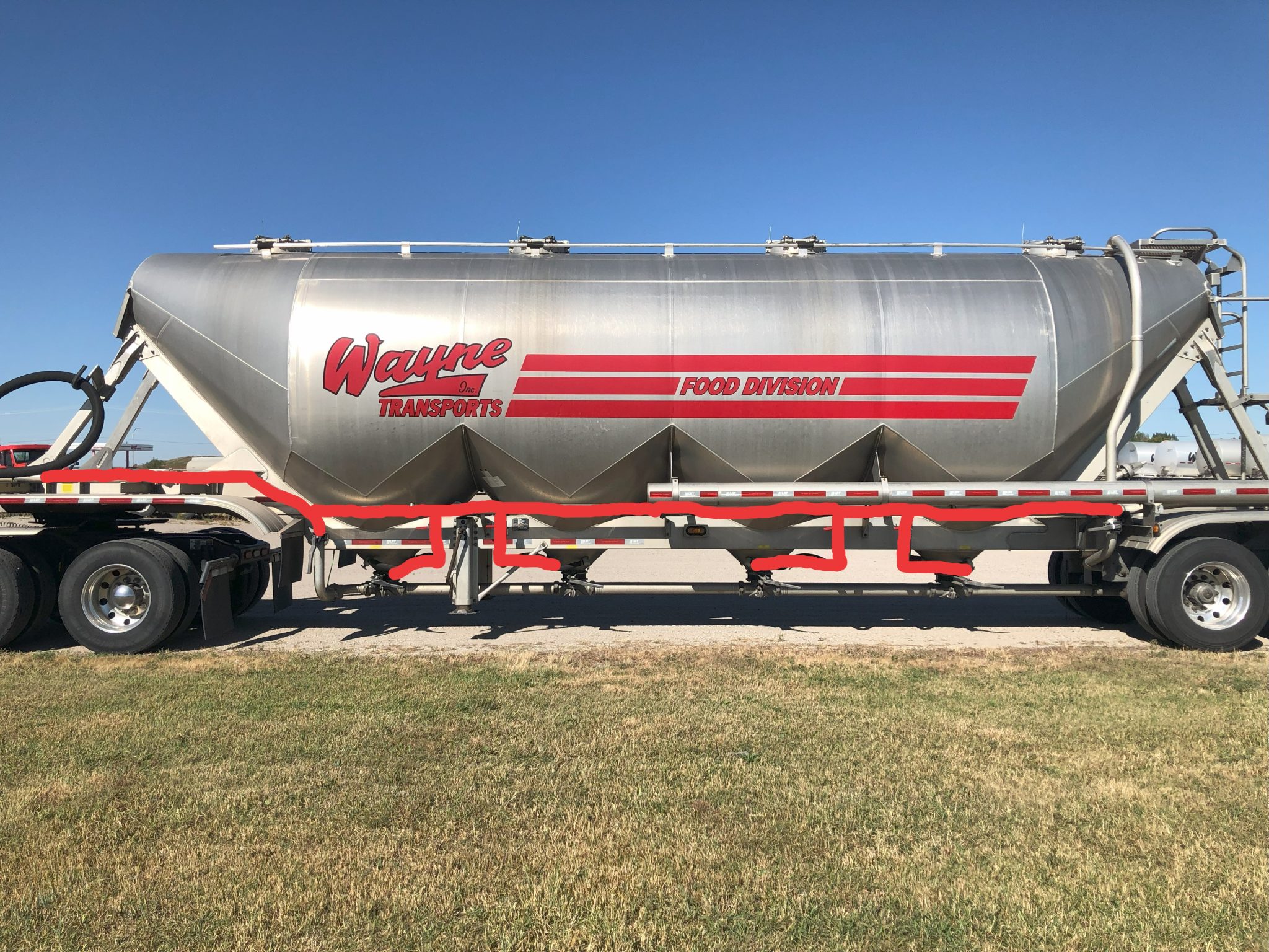 The best way to unload a pneumatic trailer - Epic trucking