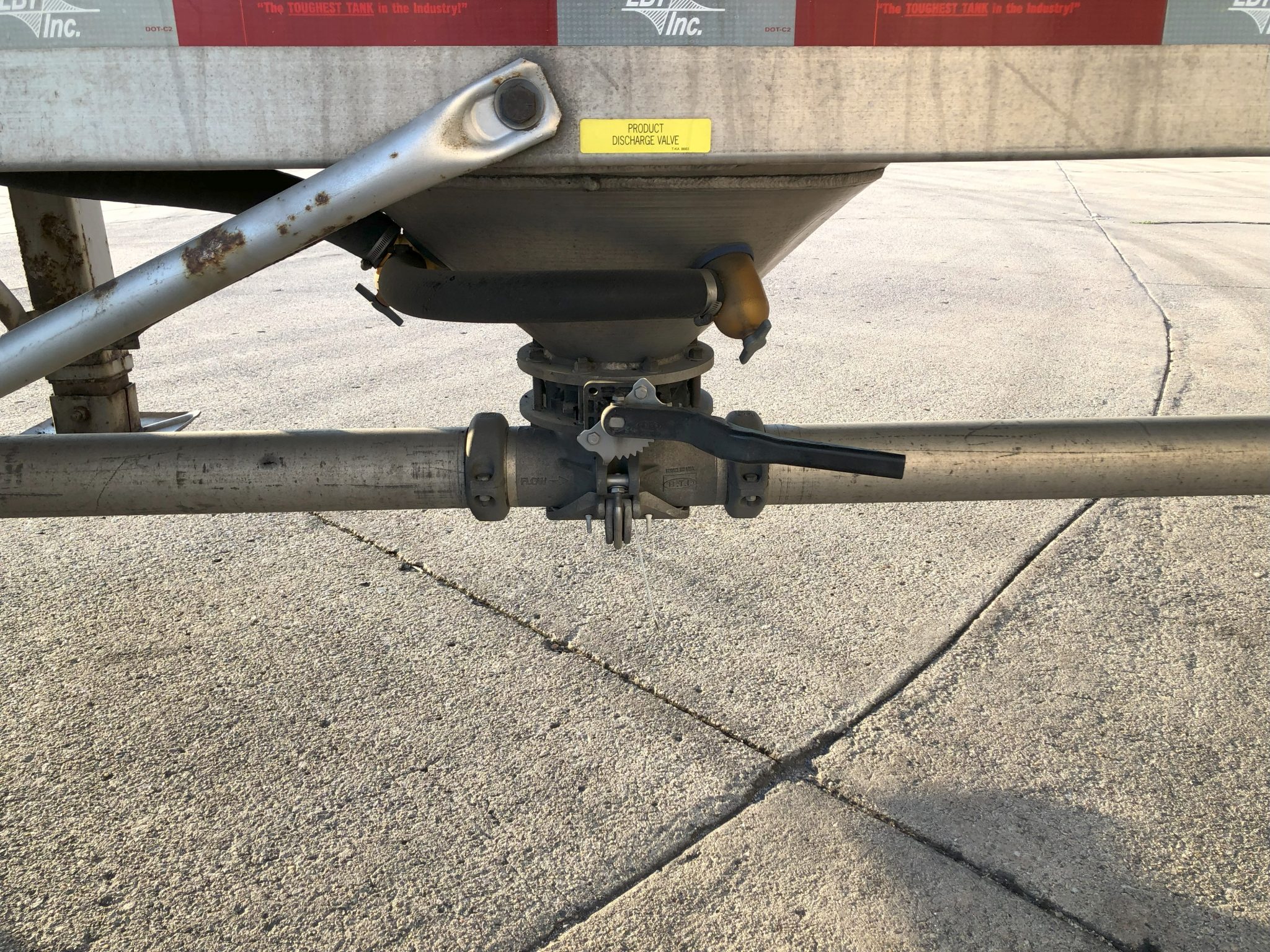 The best way to unload a pneumatic trailer - Epic trucking